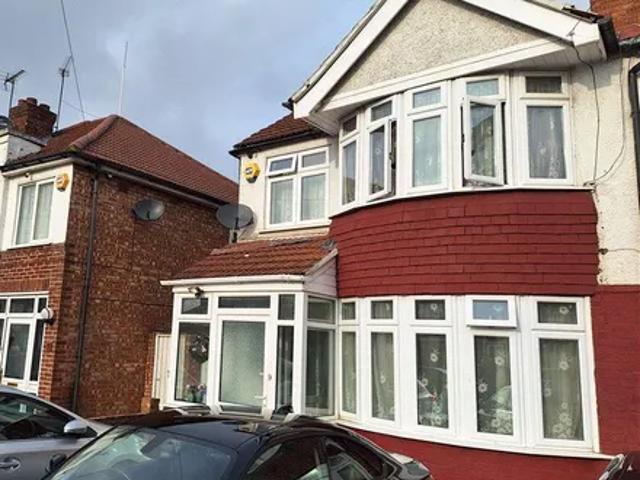 Green Park Way, London, UB6 0AD, United Kingdom | Room for rent #139404741 | Rentberry