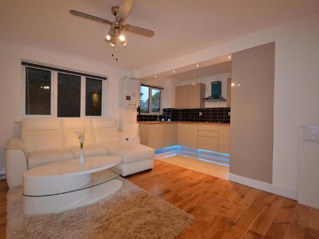 Green Pond Close, London E17 1 bed flat to rent £1,550 pcm £358 pw