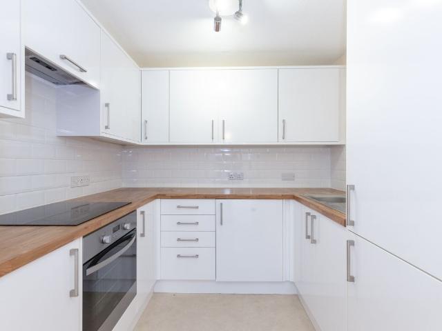 Green Ridges, Headington OX3, 1 bed flat to rent, £1,250 pcm | PrimeLocation
