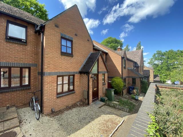 Green Ridges, Headington, Oxford, OX3 2 bed house to rent £1,675 pcm £387 pw