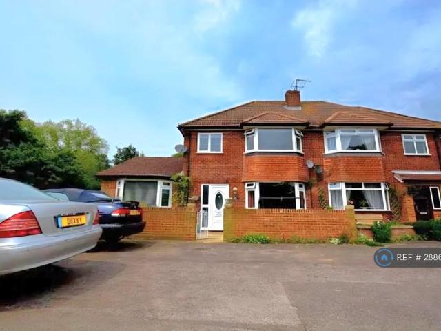 Green Road, Egham, TW20 4 bed semi detached house to rent £2,800 pcm £646 pw