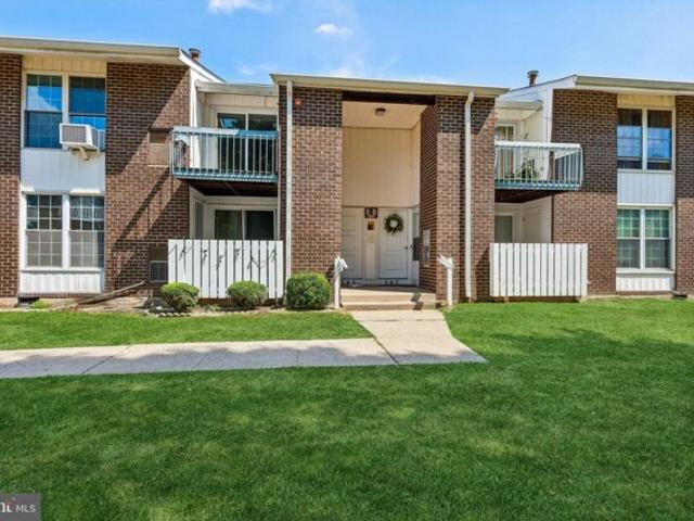 Green St Apt B, Edgewater Park, Condo For Sale