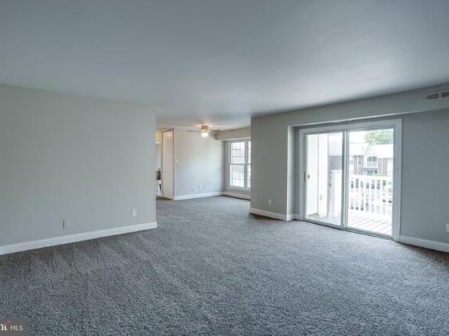 Green St Apt G, Edgewater Park, Condo For Sale