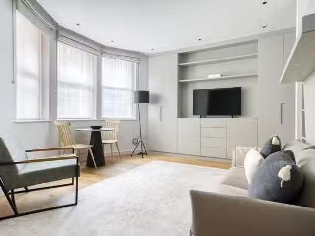 Green St, Mayfair Studio 1 Bath