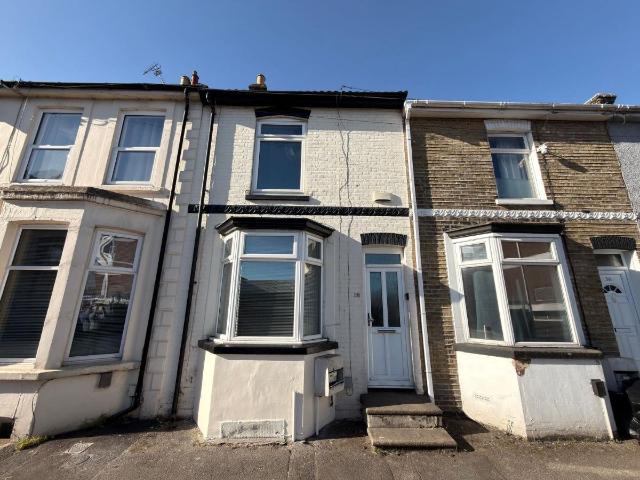Green Street, Gilllingham ME7, 2 bed terraced house to rent, £1,245 pcm | PrimeLocation