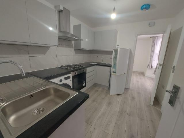 Green Street E13, 2 bed flat to rent, £1,700 pcm | PrimeLocation