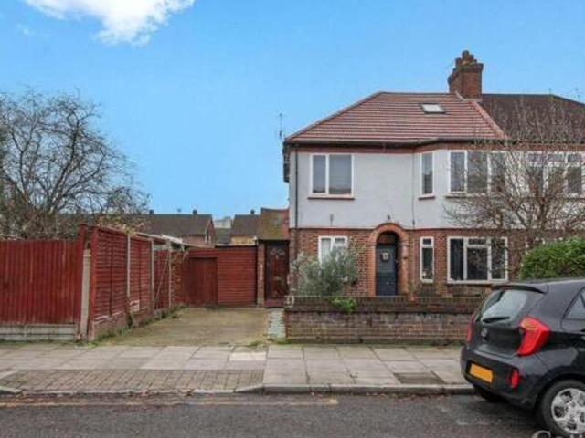 Green Street, Enfield, 4 Bedroom Maisonette