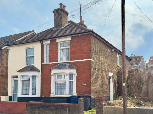 Green Street, High Wycombe HP11, 3 bed property to rent, £758 pcm | PrimeLocation