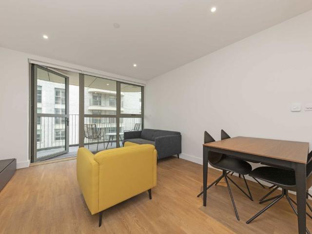 Green Street, Old Oak Common NW10, 2 bed flat to rent, £2,000 pcm | PrimeLocation