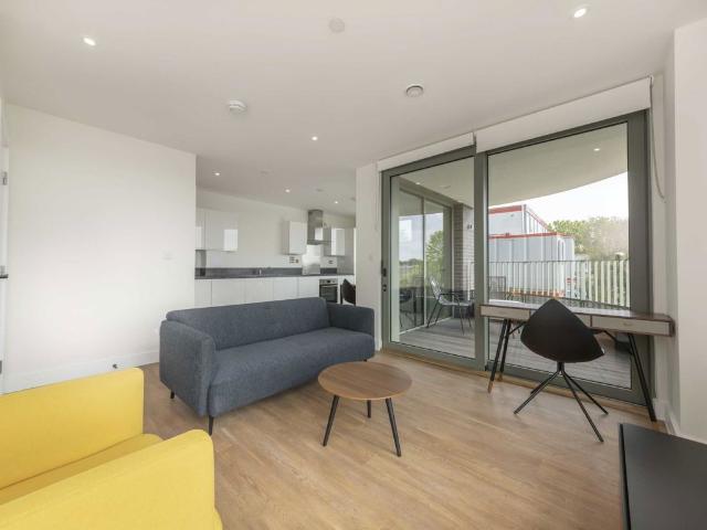 Green Street, Old Oak Common NW10, 2 bed flat to rent, £2,100 pcm | PrimeLocation