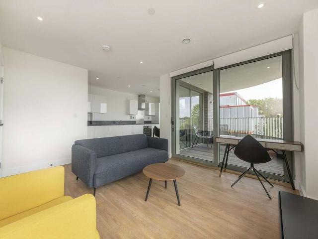 Green Street, London NW10 2 bed flat to rent £2,100 pcm £485 pw