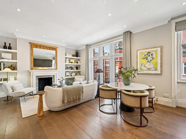 Green Street, London, W1K 2 bed apartment to rent £7,497 pcm £1,730 pw