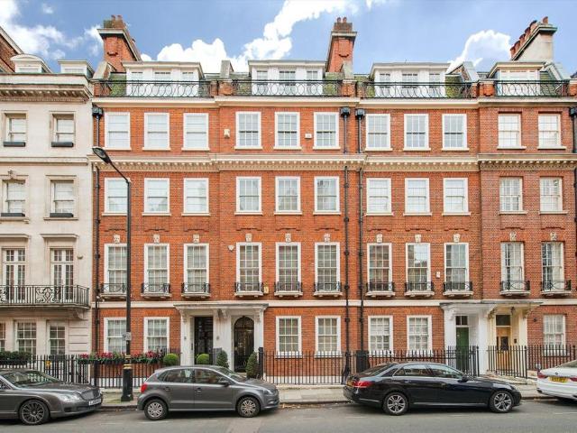 Green Street, London W1K 3 bed flat to rent £10,835 pcm £2,500 pw