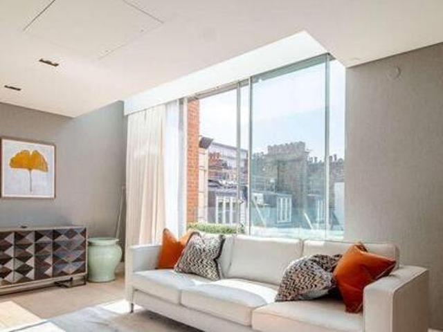 Green Street, London, 2 Bedroom Apartment