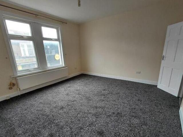 Green Street, London, 2 Bedroom Flat