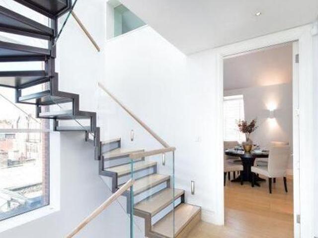 Green Street, London, 3 Bedroom Apartment