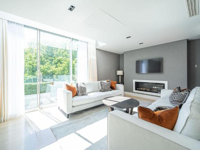 Green Street, Mayfair, London, W1K 2 bed flat to rent £20,583 pcm £4,750 pw