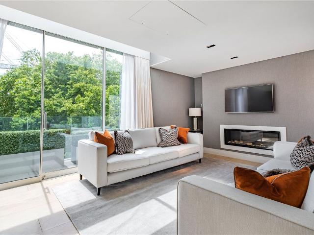 Green Street, Mayfair, London W1K, 3 bed flat to rent, £17,333 pcm | PrimeLocation