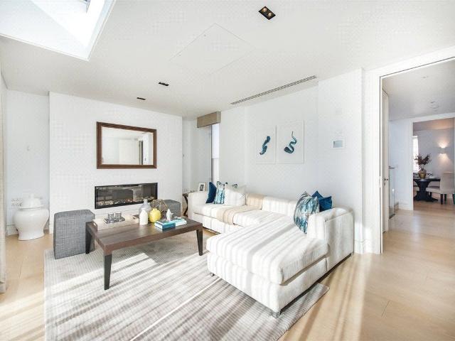 Green Street, Mayfair, London W1K, 3 bed flat to rent, £17,333 pcm | PrimeLocation