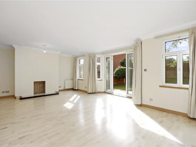Greenaway Gardens, Hampstead, London. 4 bed apartment to rent £6,500 pcm £1,500 pw