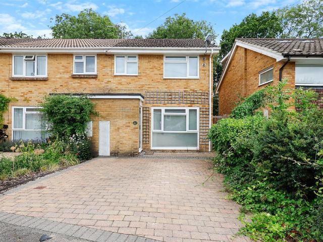 Greenacres, Oxted RH8, 3 bed end terrace house to rent, £2,200 pcm | PrimeLocation