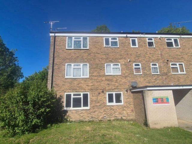 Greenacres, Crawley RH10, 1 bed flat to rent, £1,100 pcm | PrimeLocation