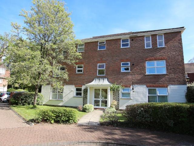 Greenacres, Horsham RH12, 1 bed flat to rent, £1,250 pcm | PrimeLocation