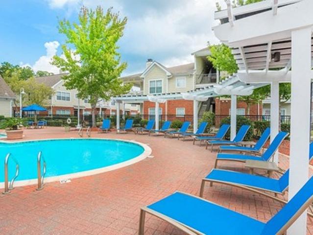 Greenbrier Estates 2BR 2.5BA 1527 SF
