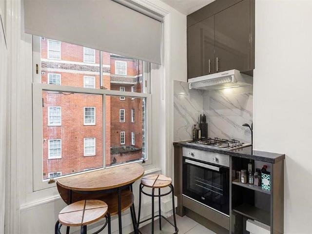 Greencoat Place, Westminster, London. 2 bed flat to rent £3,000 pcm £692 pw