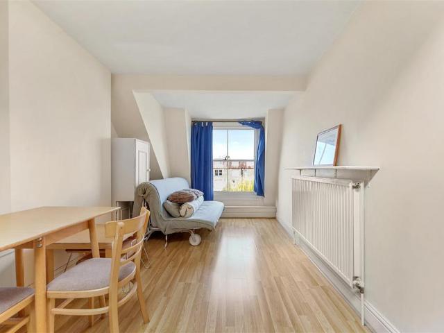 Greencroft Gardens, London, NW6 1 bed flat to rent £1,750 pcm £404 pw
