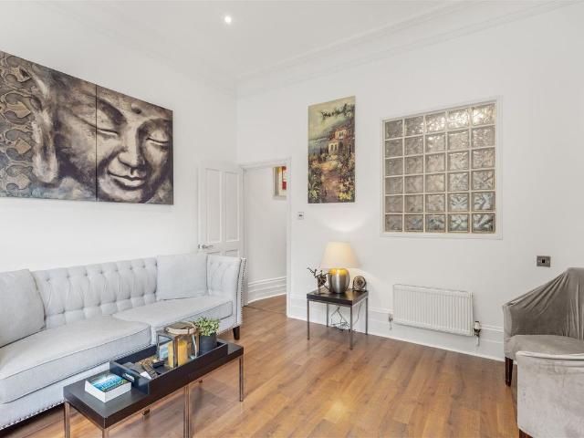 Greencroft Gardens, South Hampstead NW6, 2 bed flat to rent, £2,500 pcm | PrimeLocation