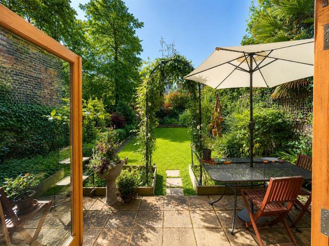 Greencroft Gardens, South Hampstead, London NW6, 3 bed flat to rent, £4,550 pcm | PrimeLocation