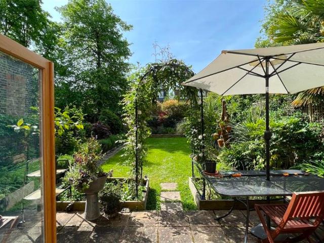Greencroft Gardens, South Hampstead, London NW6, 3 bed flat to rent, £4,550 pcm | PrimeLocation