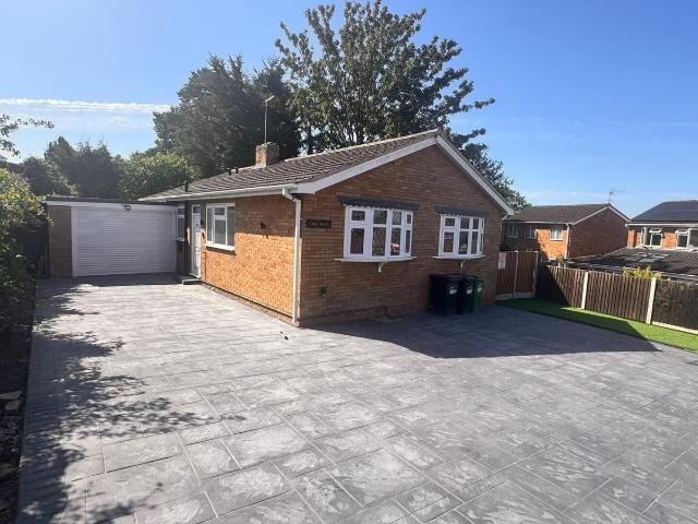 Greendale Close, Highley, Bridgnorth WV16, 3 bed detached bungalow to rent, £3,000 pcm | PrimeLocation