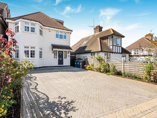 Greenfield Gardens, London NW2 4 bed detached house to rent £5,000 pcm £1,154 pw