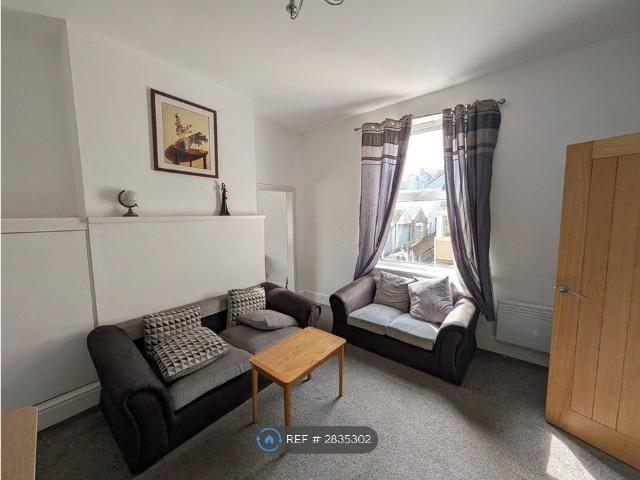 Greenfield Road, Colwyn Bay LL29, 2 bed flat to rent, £800 pcm | PrimeLocation