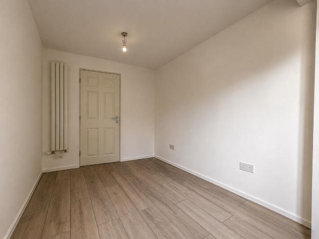 Greenfield Street, Waltham Abbey EN9, Studio to rent, £1,100 pcm | PrimeLocation