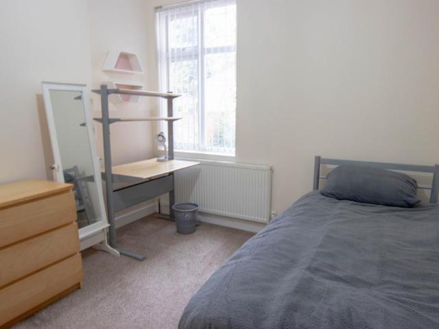 Greenfield Street, Lenton. 4 bed semi detached house to rent £1,837 pcm £424 pw