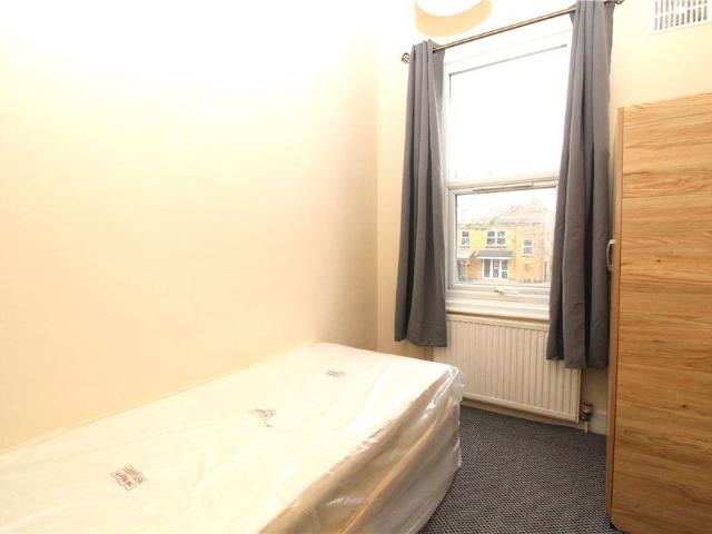 Greenford Avenue, Ealing, W7 3QT