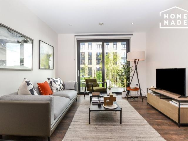 Greenford Quay, Greenford UB6, 2 bed flat to rent, £2,535 pcm | PrimeLocation
