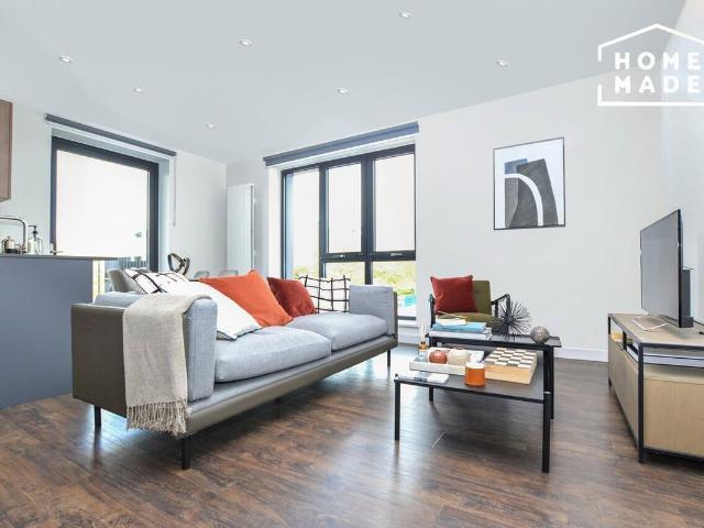 Greenford Quay, Greenford UB6, 3 bed flat to rent, £2,737 pcm | PrimeLocation
