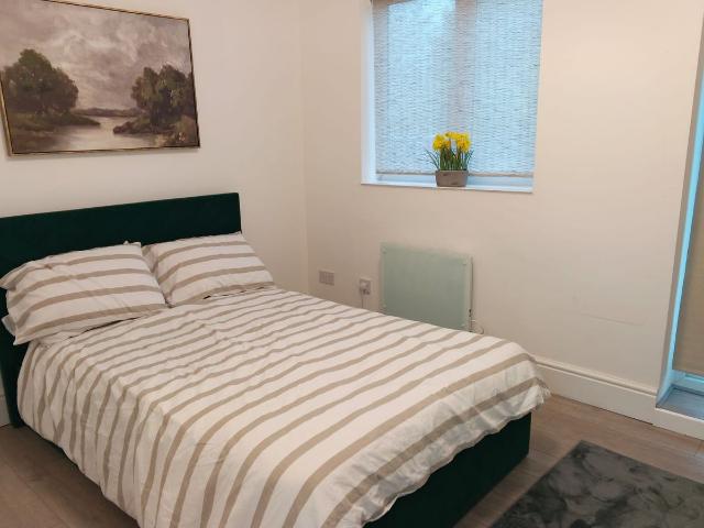 Greenford Road, Greenford UB6, Room to rent, £950 pcm | PrimeLocation
