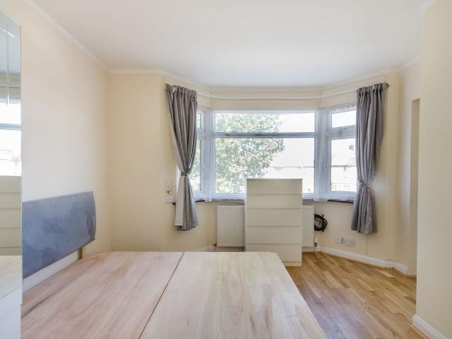 Greenford Road, Greenford UB6, Studio to rent, £1,000 pcm | PrimeLocation
