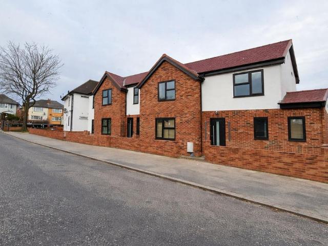 Greenford Road, Greenford, UB6 2 bed flat to rent £2,300 pcm £531 pw