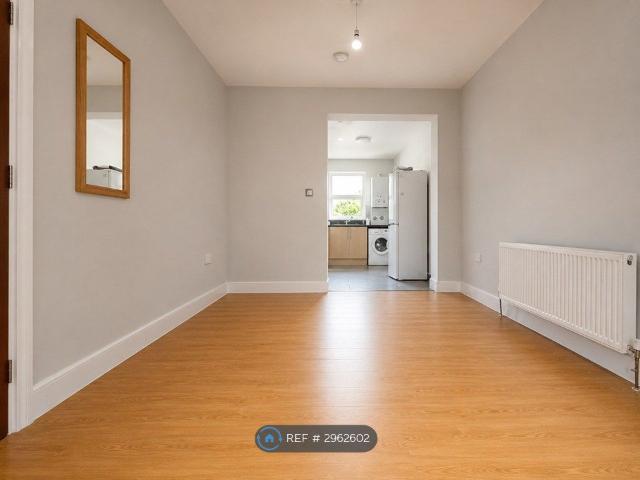 Greenford Road, Greenford UB6, 3 bed flat to rent, £1,995 pcm | PrimeLocation