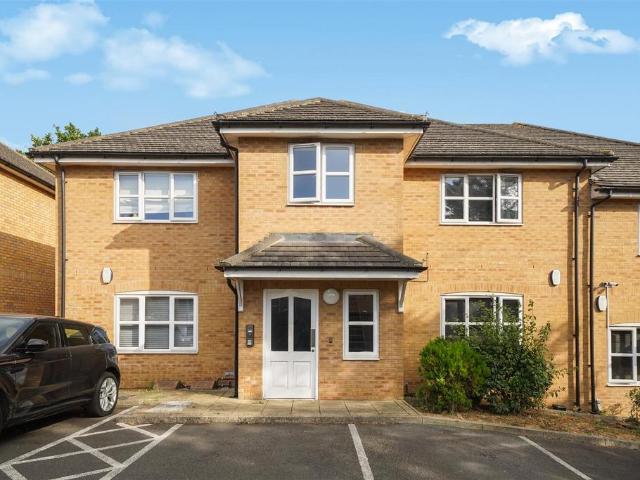 Greenford Road, Harrow 1 bed flat to rent £1,600 pcm £369 pw