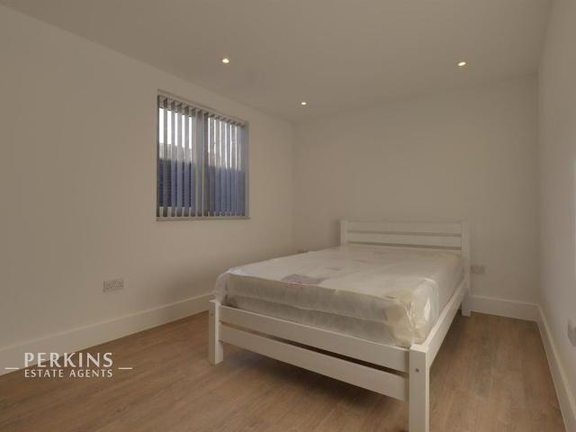 Greenford UB6, Room to rent, £900 pcm | PrimeLocation