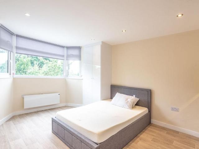 Greenford, UB6 Studio to rent £1,275 pcm £294 pw
