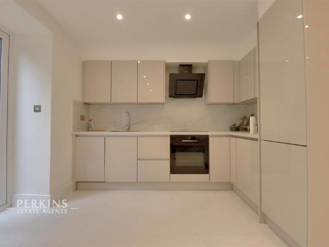 Greenford, UB6 1 bed flat to rent £1,600 pcm £369 pw