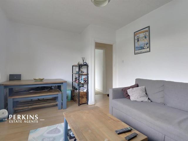 Greenford UB6, 2 bed maisonette to rent, £1,750 pcm | PrimeLocation
